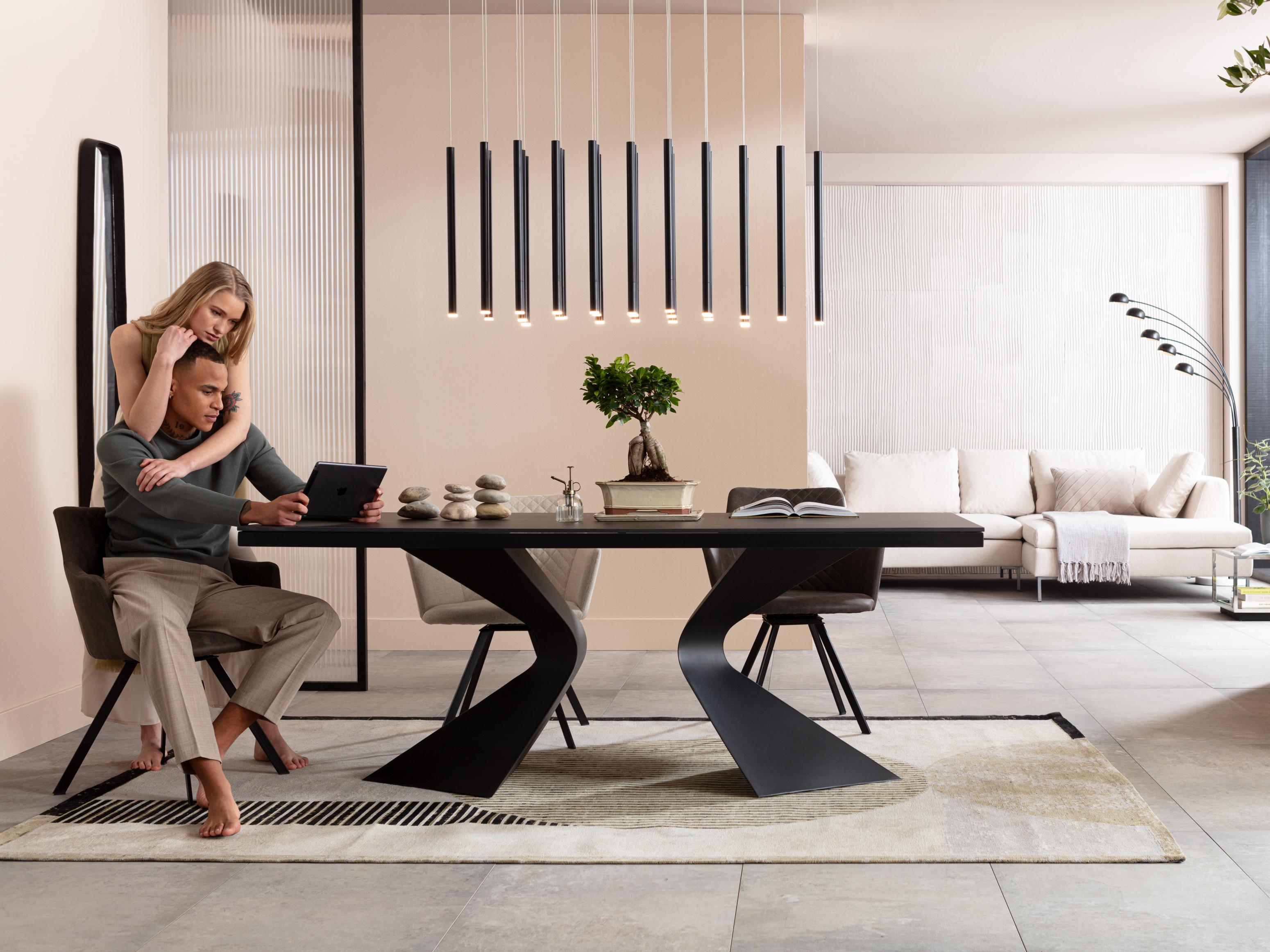 Stilingi valgomojo baldai | KARE