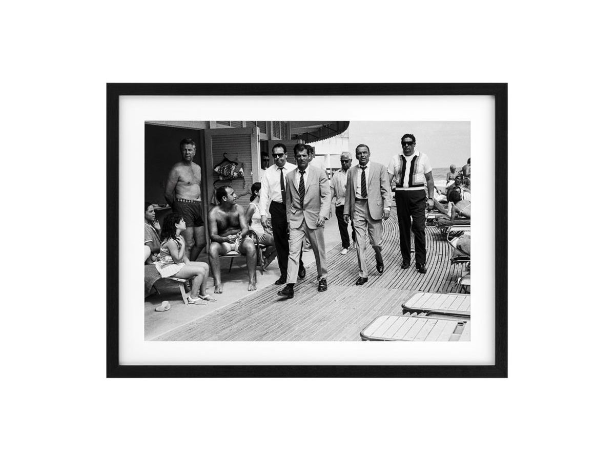 Obraz Frank Sinatra - Miami Beach 1968 94x69 cm e112199 » Eichholtz ...